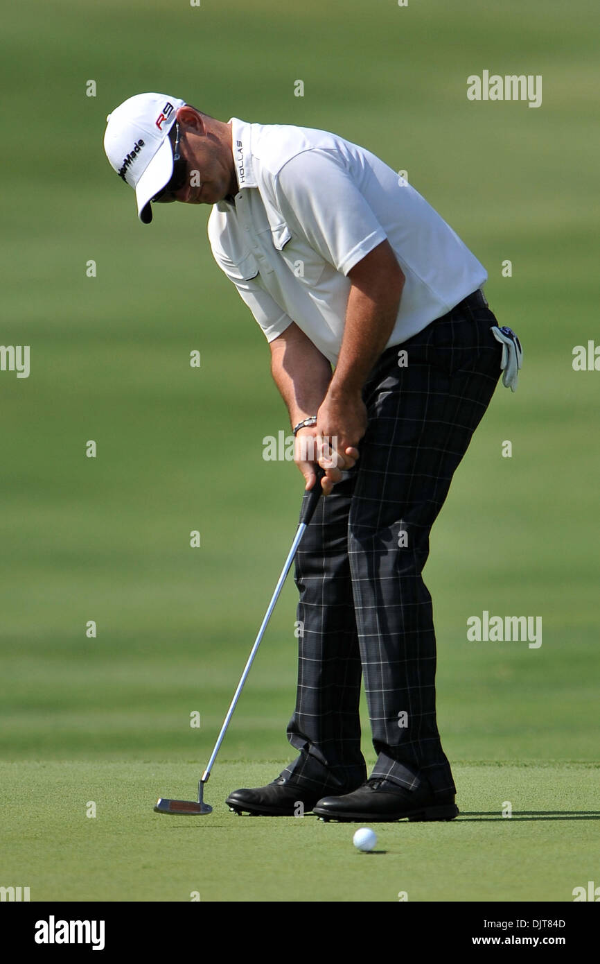 Scott Verplank watches his putt 18th green during the HP Byron Nelson ...