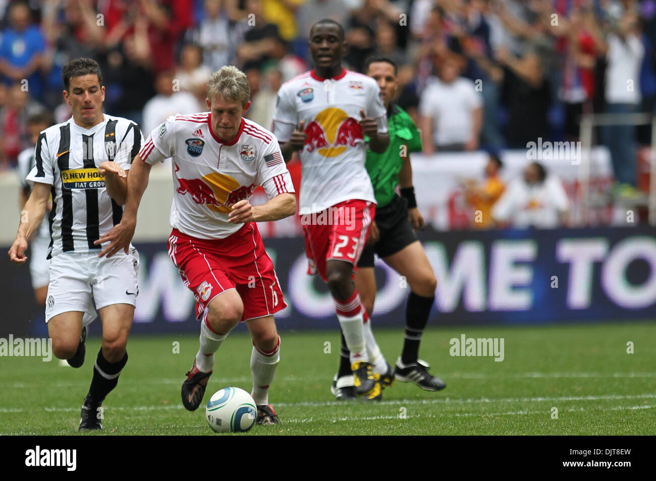 Red Bulls Forward John Wolyniec (#15) keeps in front of Juventus ...