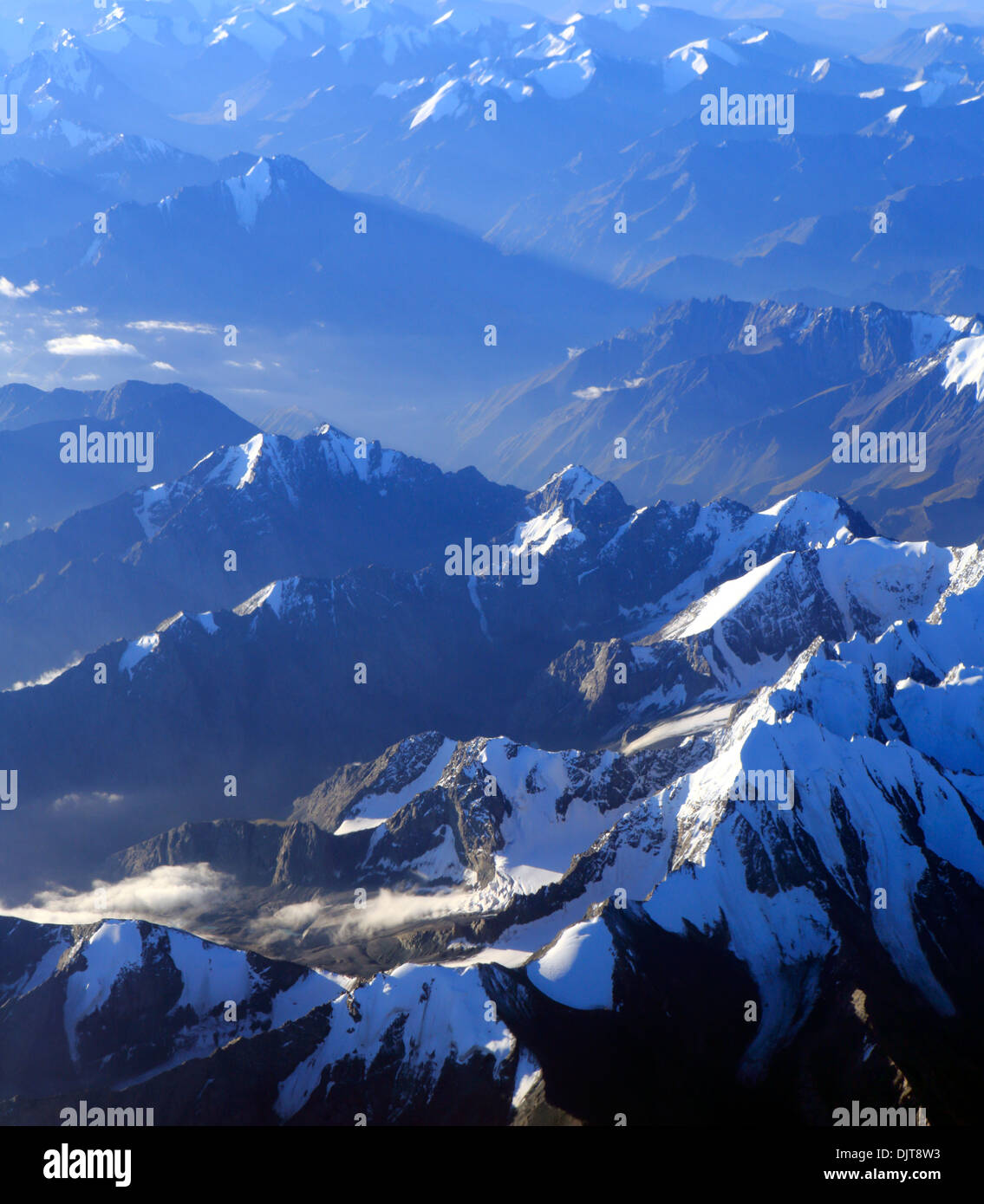 China xinjiang tianshan mountains hi-res stock photography and images ...
