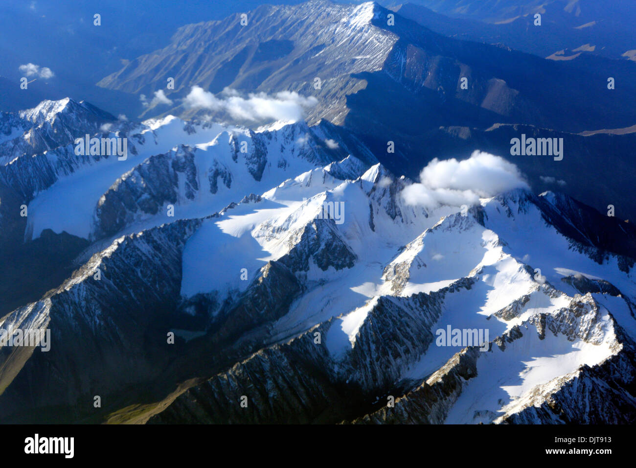 China xinjiang tianshan mountains hi-res stock photography and images ...