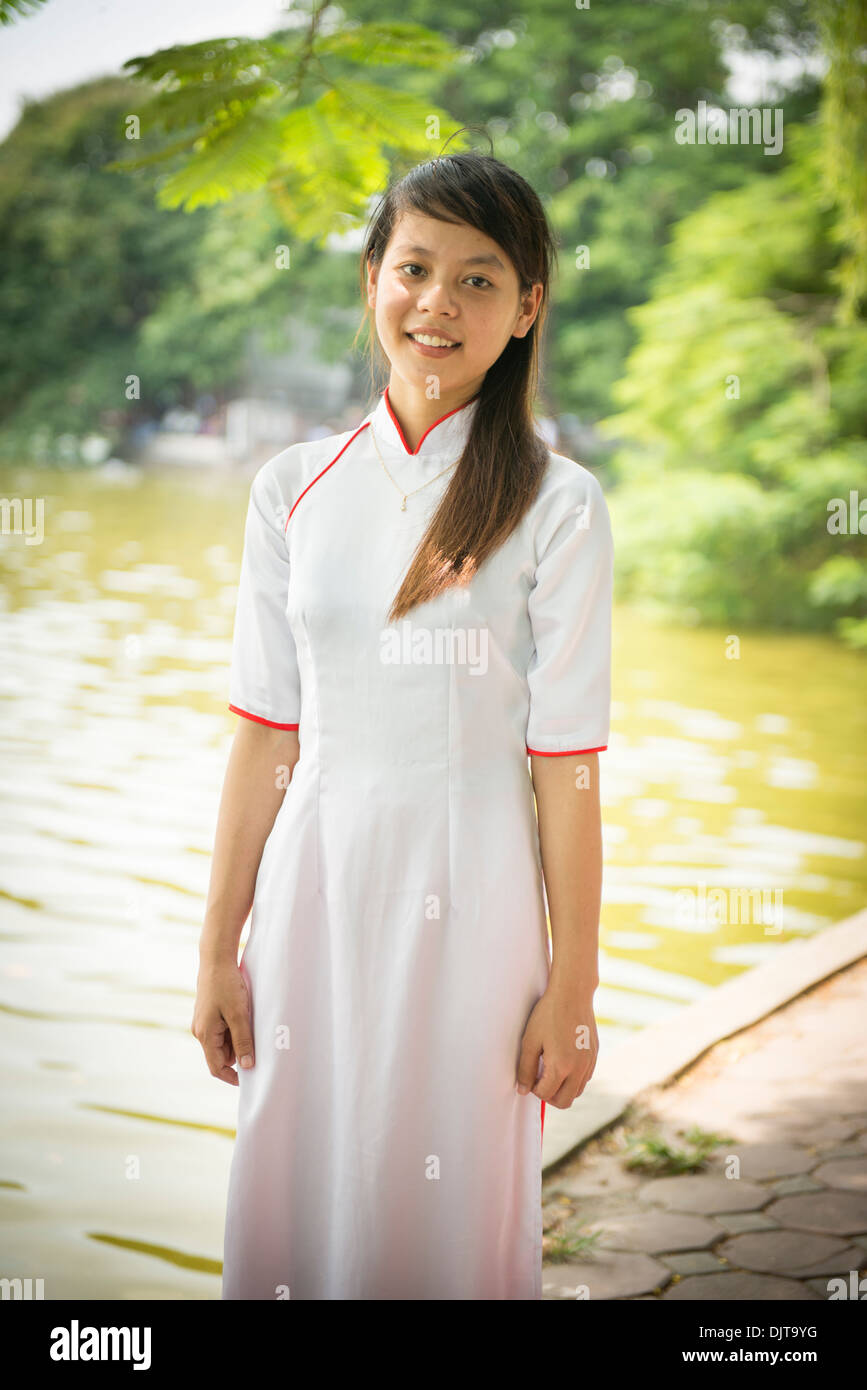 Vietnam traditioanl cloth Ao Dai model, Puek Qua,20, Hanoi, vietnam ...