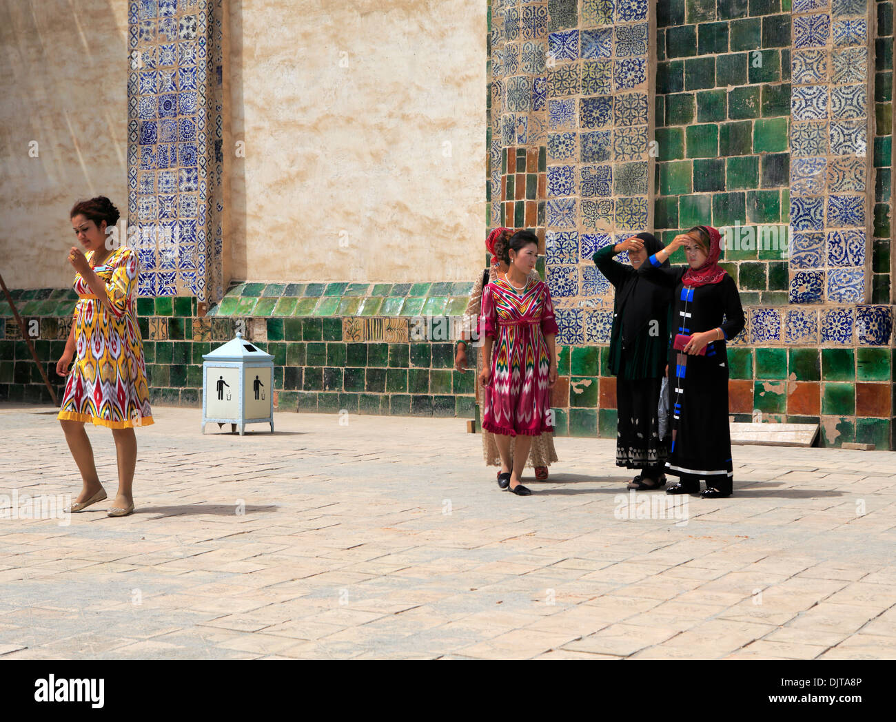 Kashgar uyghur xinjiang woman hi-res stock photography and images - Alamy