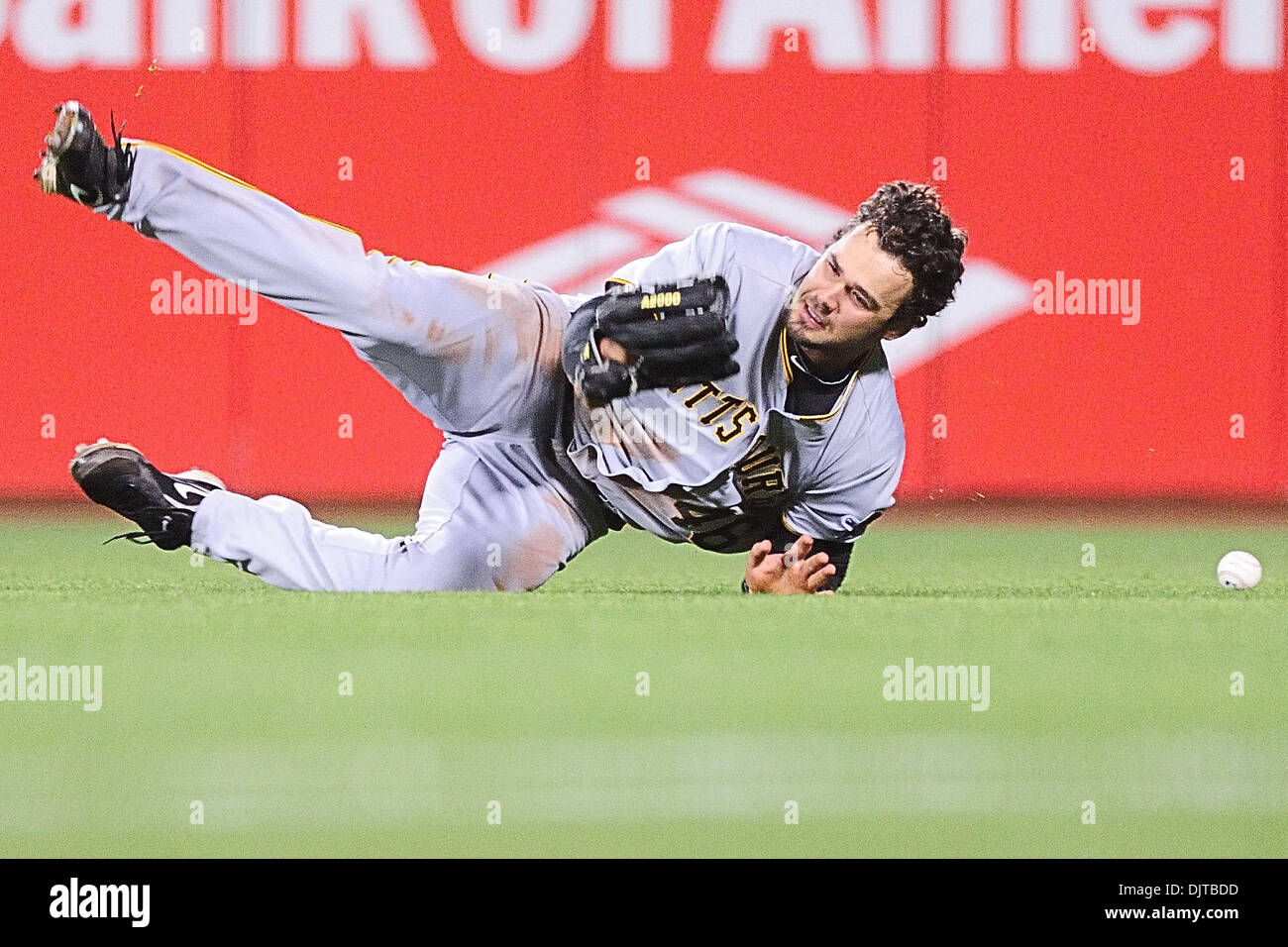 San Francisco, CA: Pittsburgh Pirate Garrett Jones (46) dives to make a ...