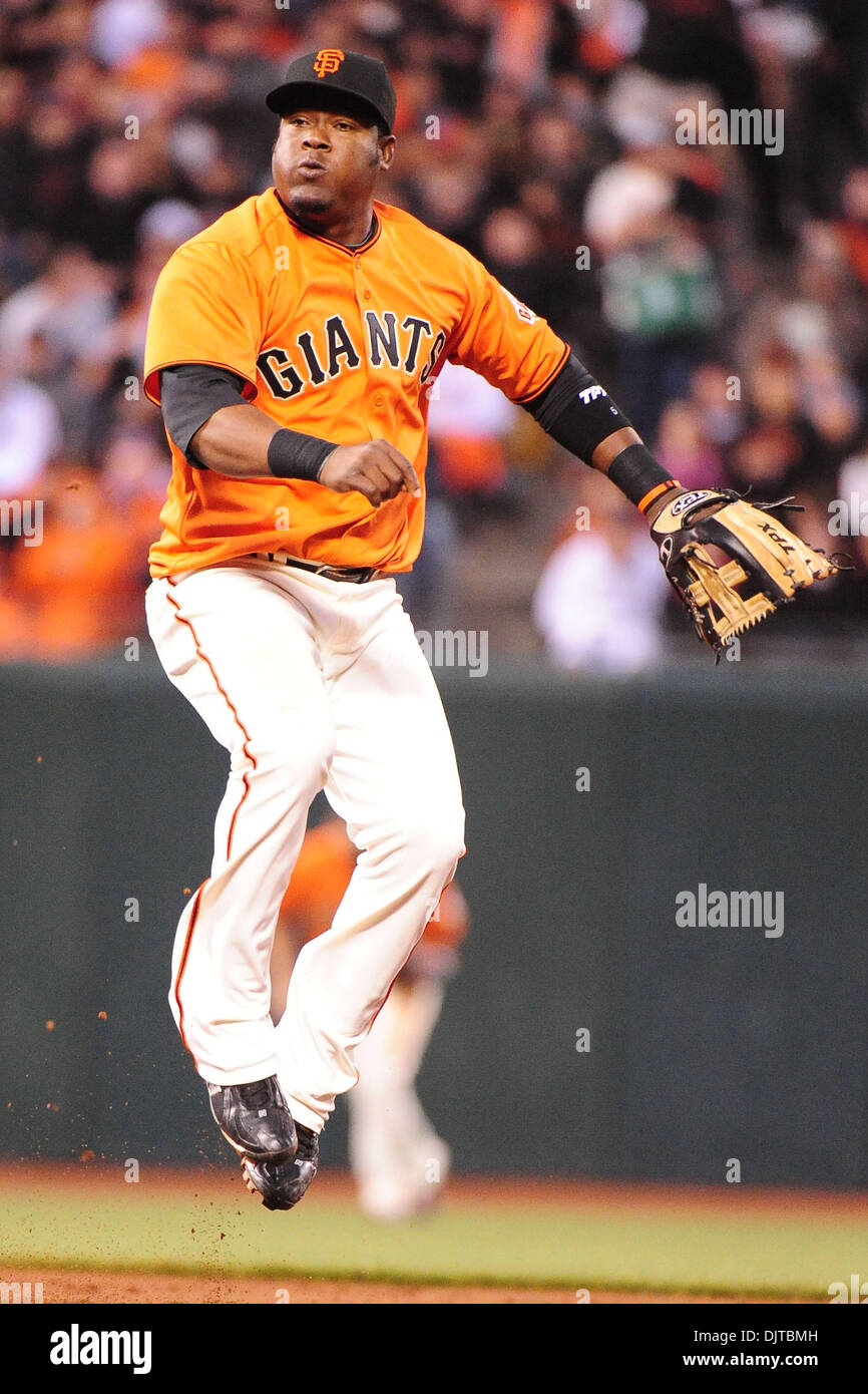 San Francisco, CA: San Francisco Giants shortstop Juan Uribe (5) turns ...