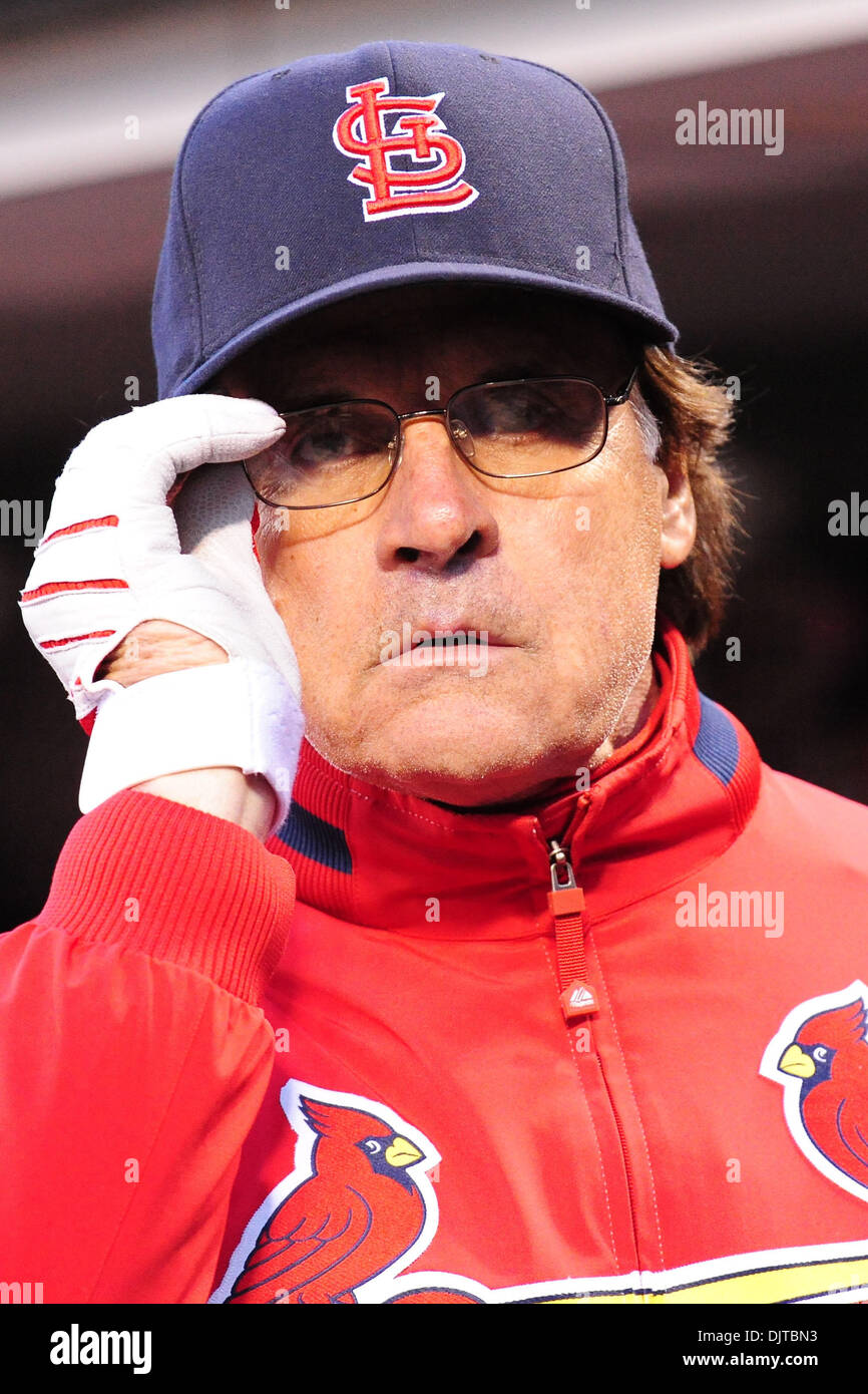 San Francisco, CA: St. Louis Cardinal manager Tony LaRussa adjusts his ...