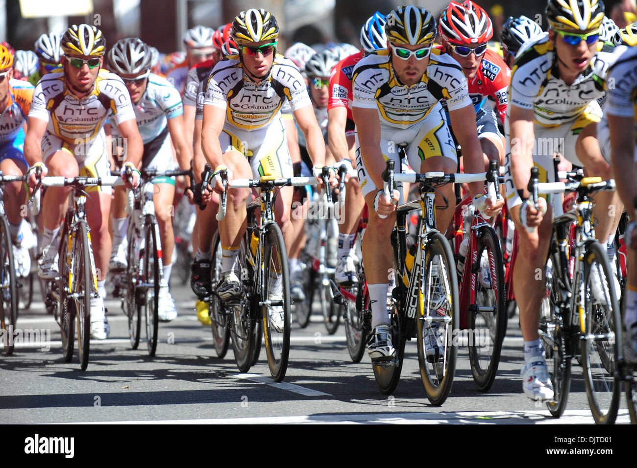 Team HTC-Columbia attempts to organize the race at the front of the ...