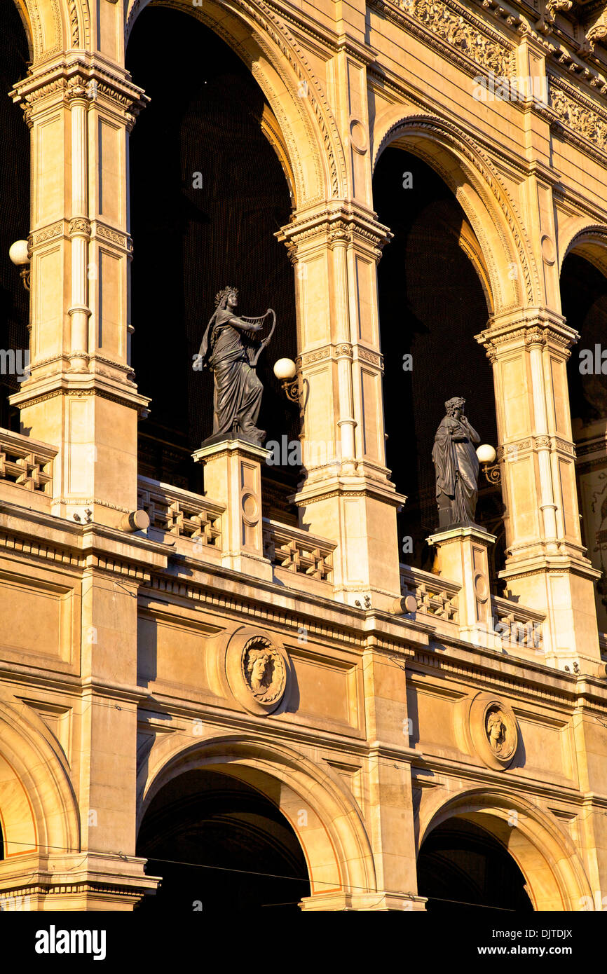 Exterior vienna state opera house hi-res stock photography and images ...