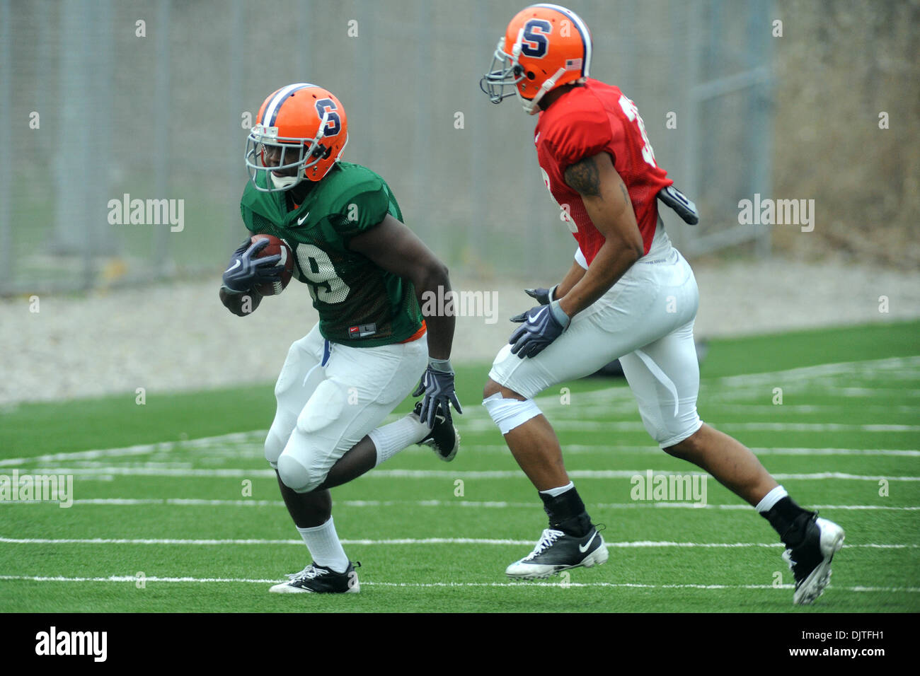 07 2010: Syracuse running back Antwon Bailey (29) hits the corner in ...