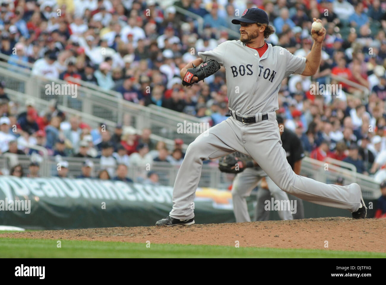 Boston Red Sox relief pitcher Scott Schoeneweis #60 pitches in the 8th ...