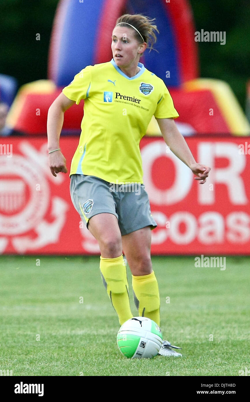 8 May 2010: Philadelphia Independence midfielder Jen Buczkowski (4 ...