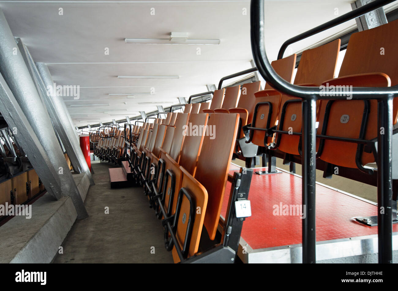 Row of Chairs Stock Photo - Alamy
