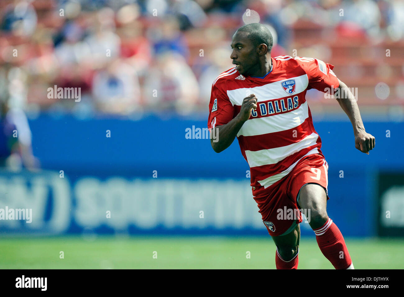 FC Dallas Forward Jeff Cunningham (9) looks for the pass in the season ...