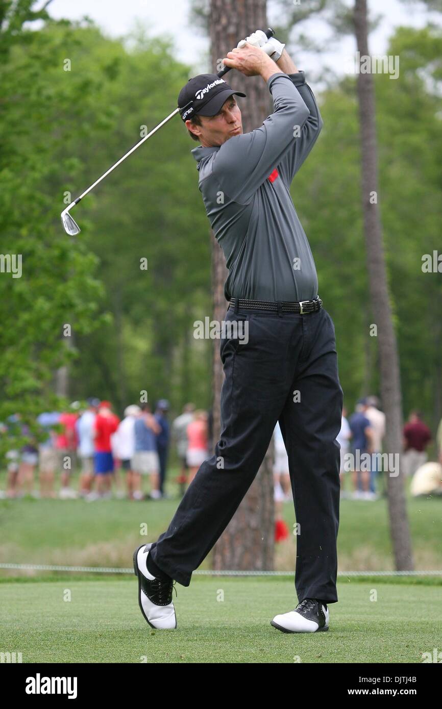 Bob Estes tees off in the 9th hole. Shell Houston Open at the Redstone ...