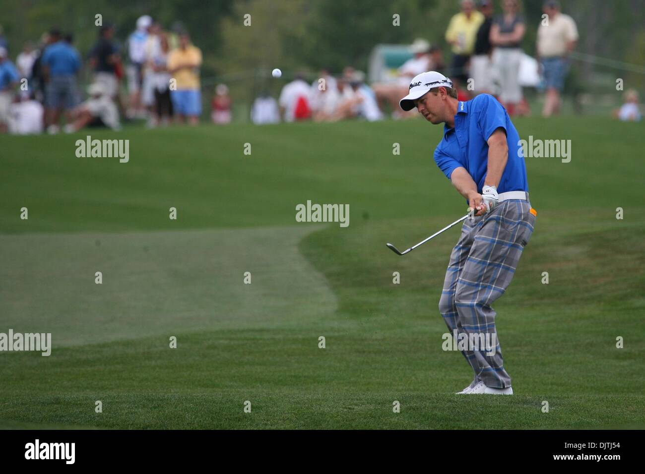 Bryce Molder pitches on the green at the 8th hole. Shell Houston Open ...