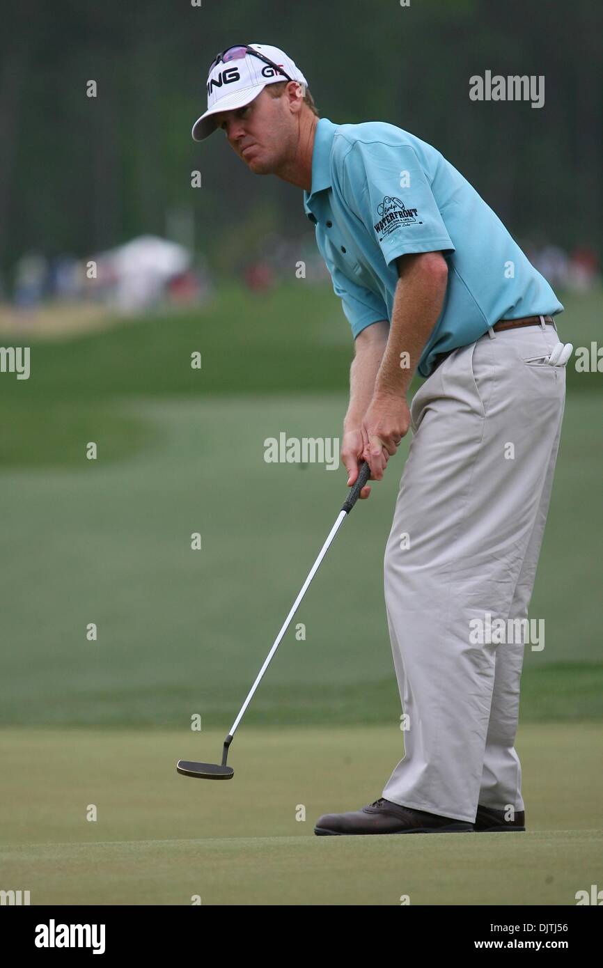 Chris Riley putts on the 8th hole. Shell Houston Open at the Redstone ...