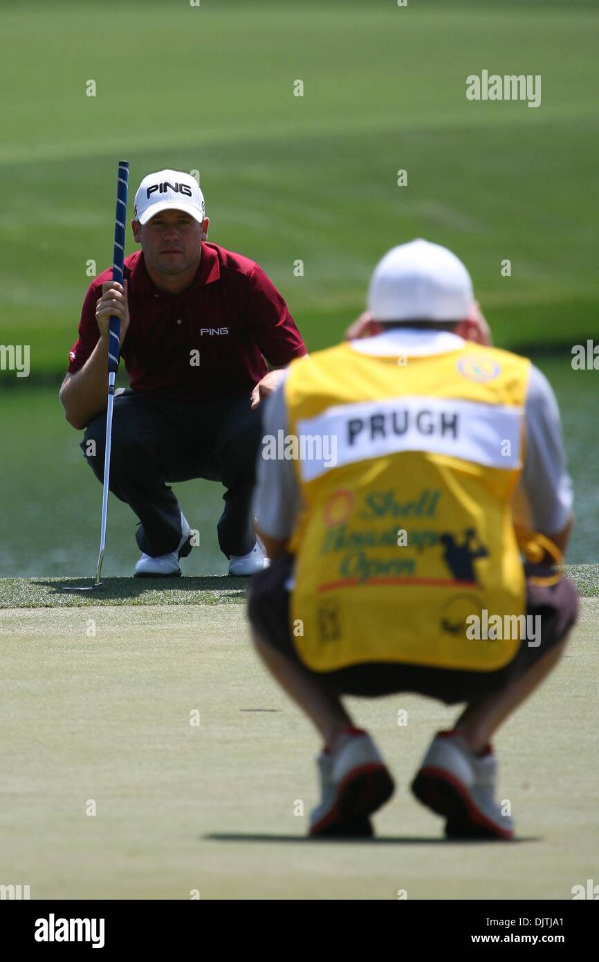 Alex Prugh studies the 8th green. Shell Houston Open at the Redstone ...