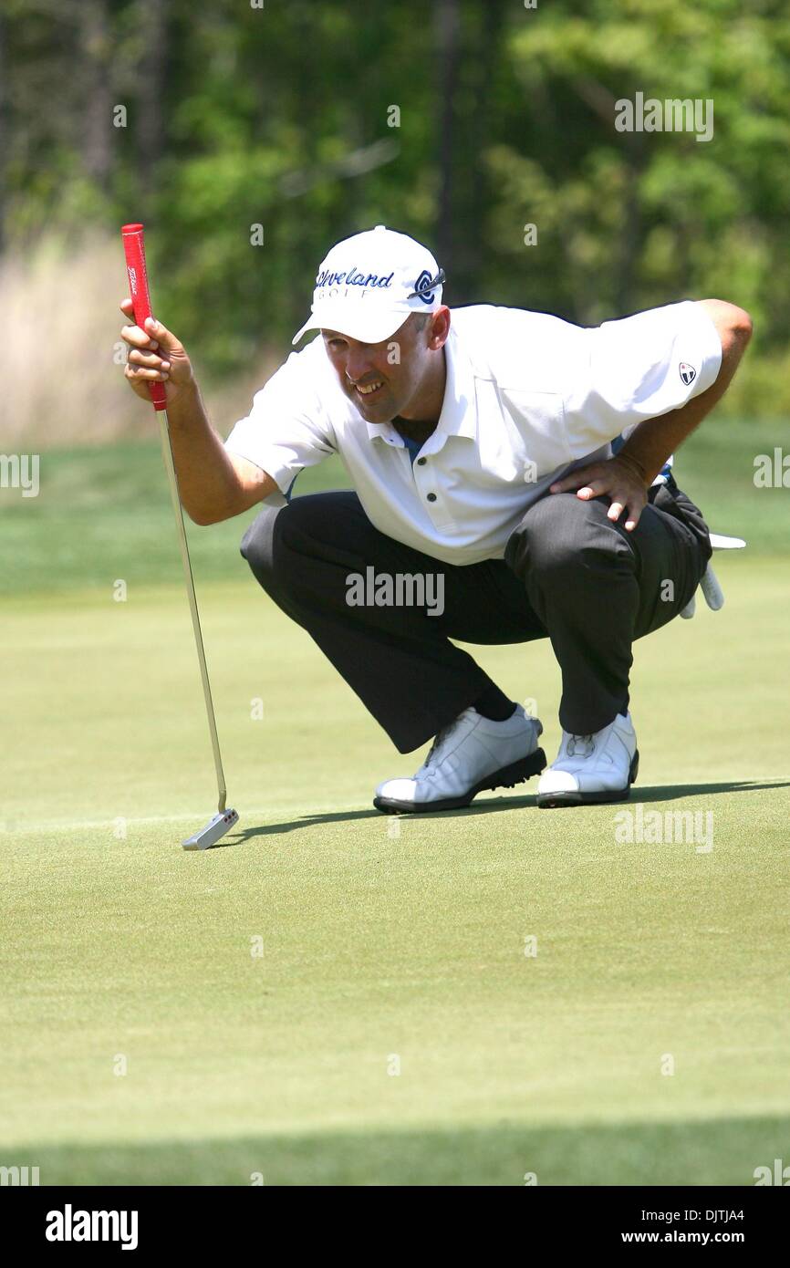 Cameron Percy studies the green. Shell Houston Open at the Redstone ...