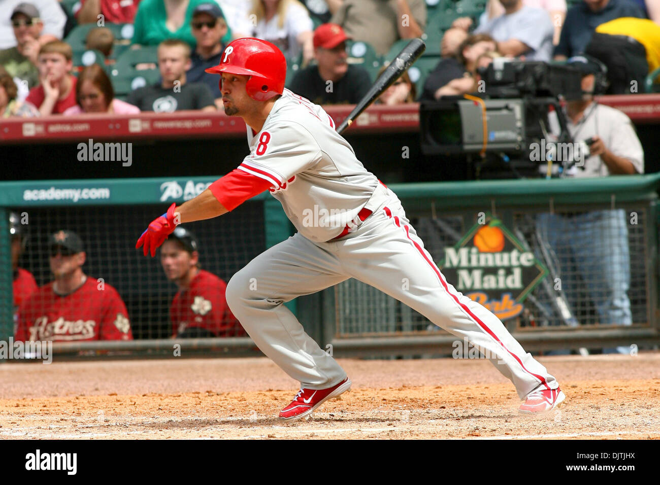 Philadelphia Phillies Outfielder Shane Victorino (8) batting in the 4th ...