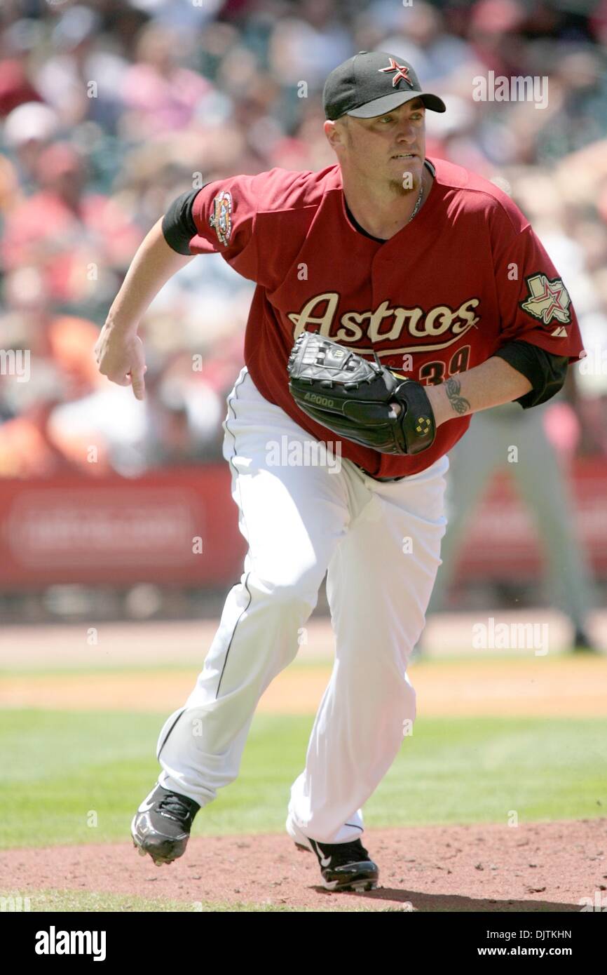 Houston Astros Pitcher Brett Myers (39) hustles to cover first base on ...