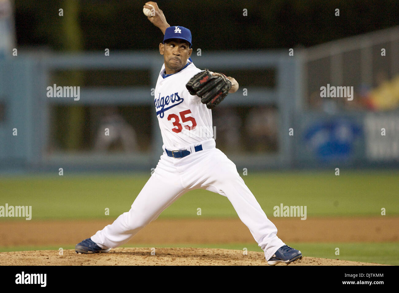 Clayton kershaw pitch hi-res stock photography and images - Alamy