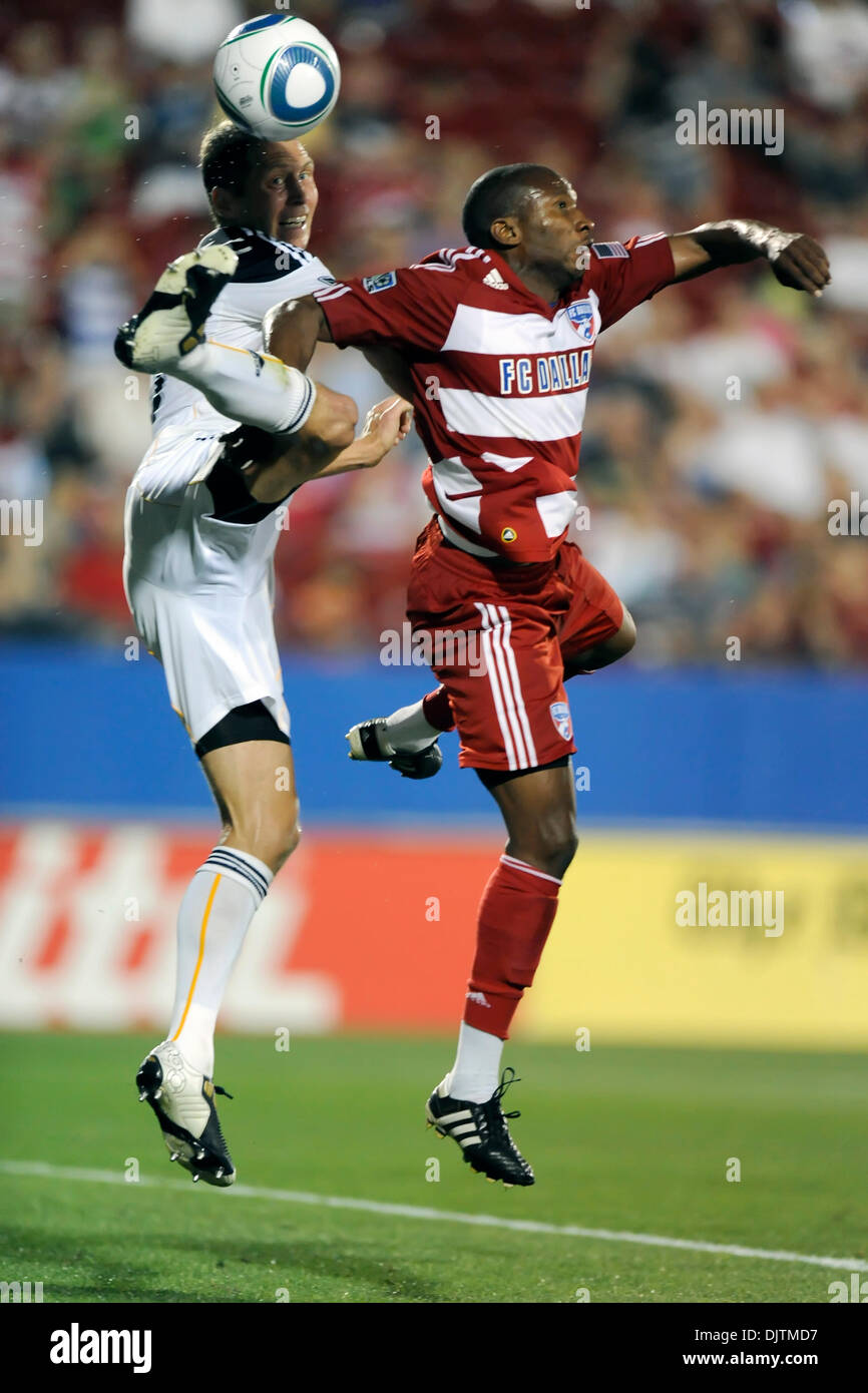 FC Dallas forward Jeff Cunningham (9) just misses the header late in ...