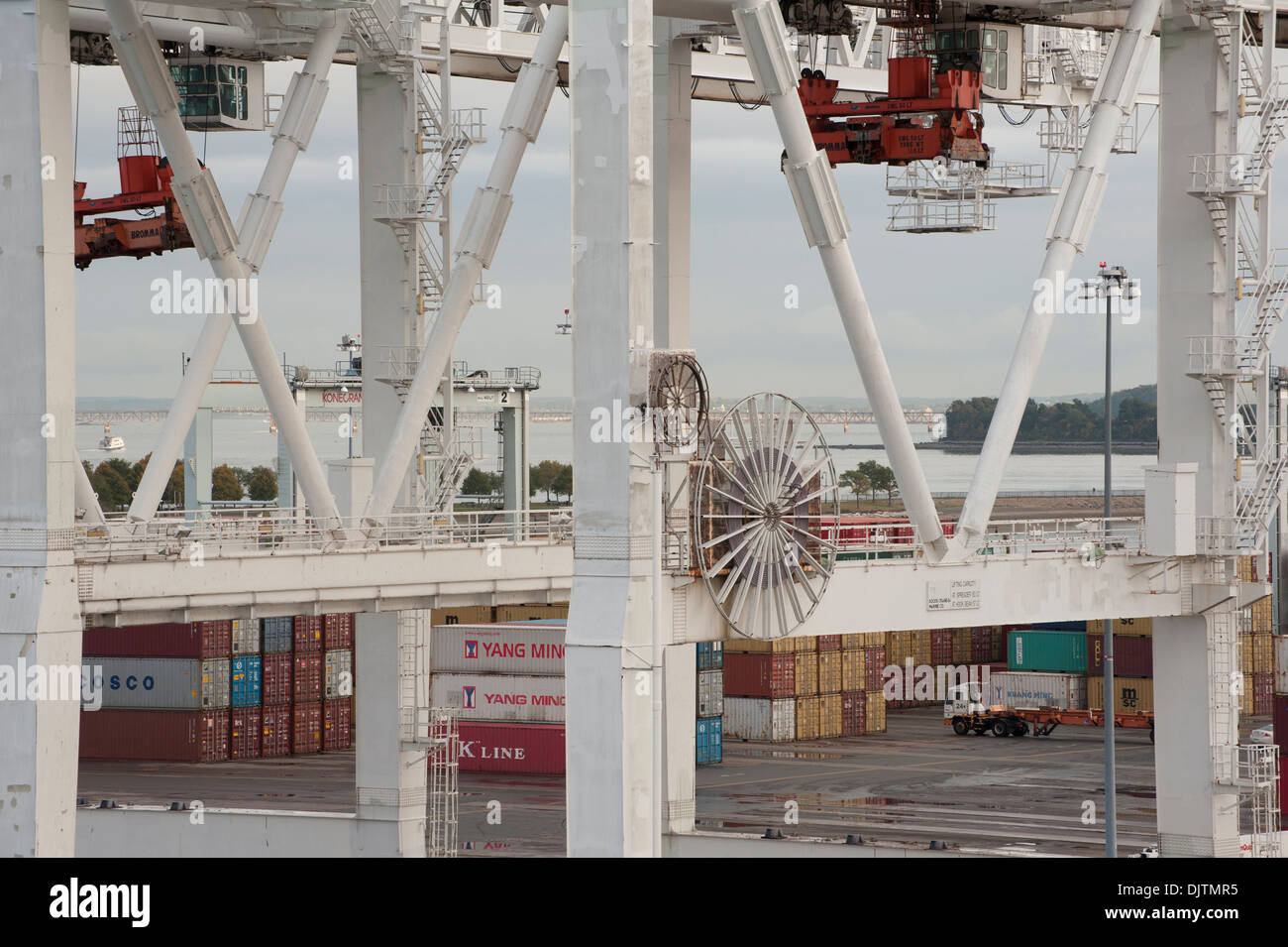 Truck offloading hi-res stock photography and images - Alamy