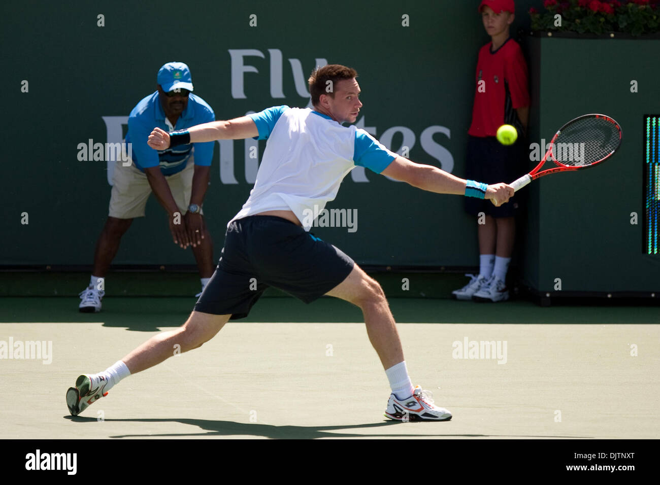 Robin SODERLING (SWE) returns a shot against Feliciano LOPEZ (ESP) at ...