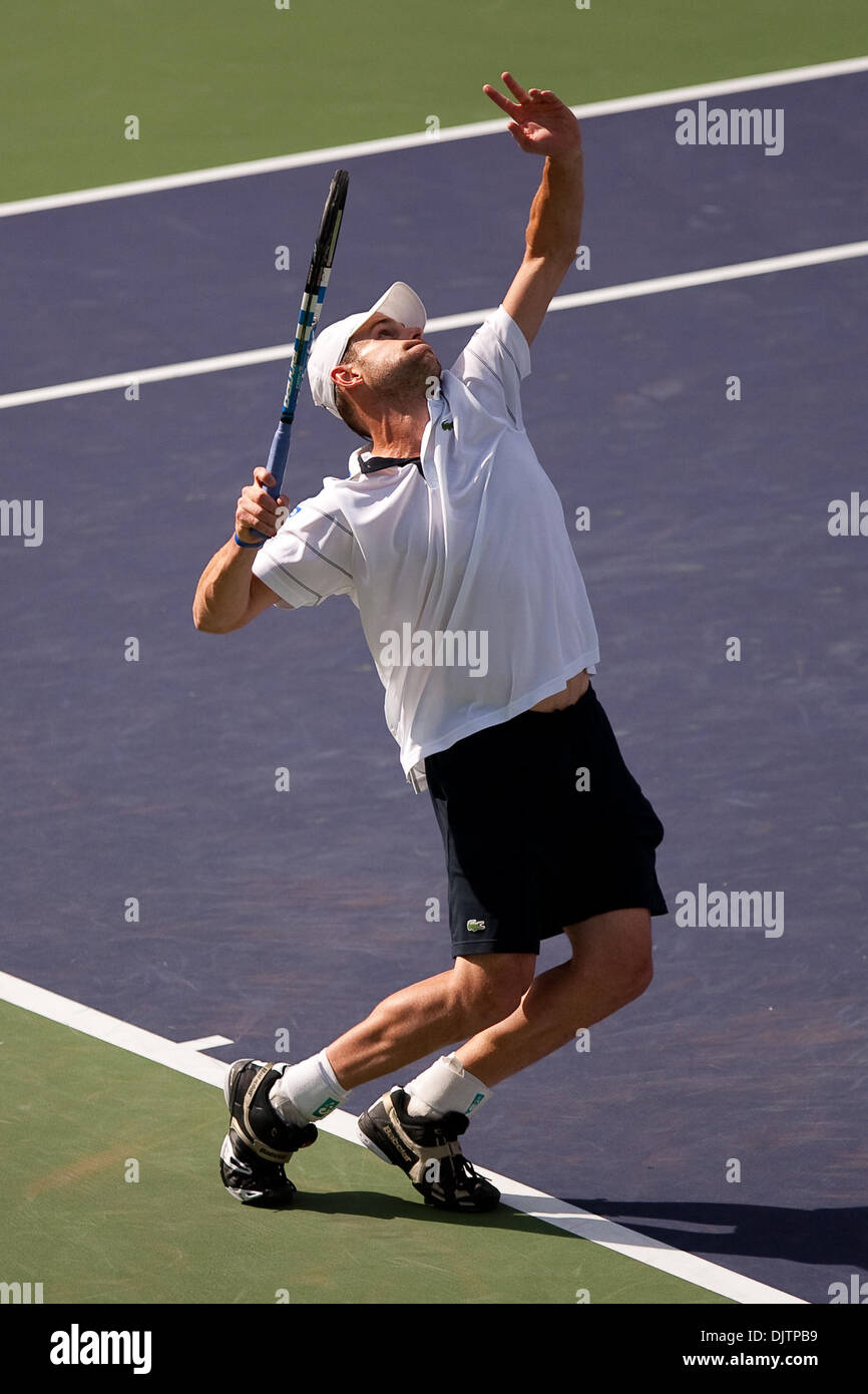 Andy Roddick (USA) serves to Robin Soderling (SWE) at the 2010 BNP ...