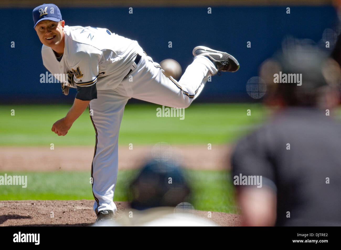 Milwaukee Brewers starting pitcher Chris Narveson #38 pitched for 5 ...