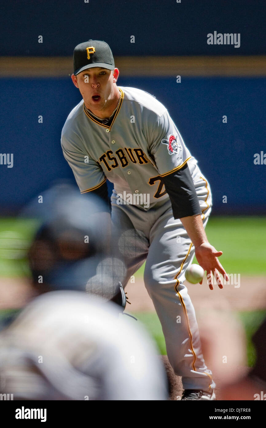Pittsburgh Pirates starting pitcher Paul Maholm #28 makes a great grab ...