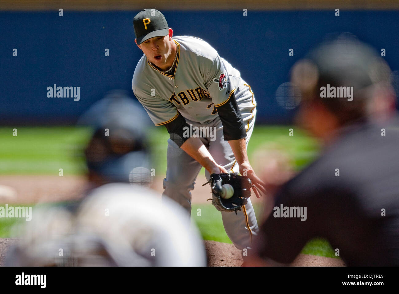 Pittsburgh Pirates starting pitcher Paul Maholm #28 makes a great grab ...