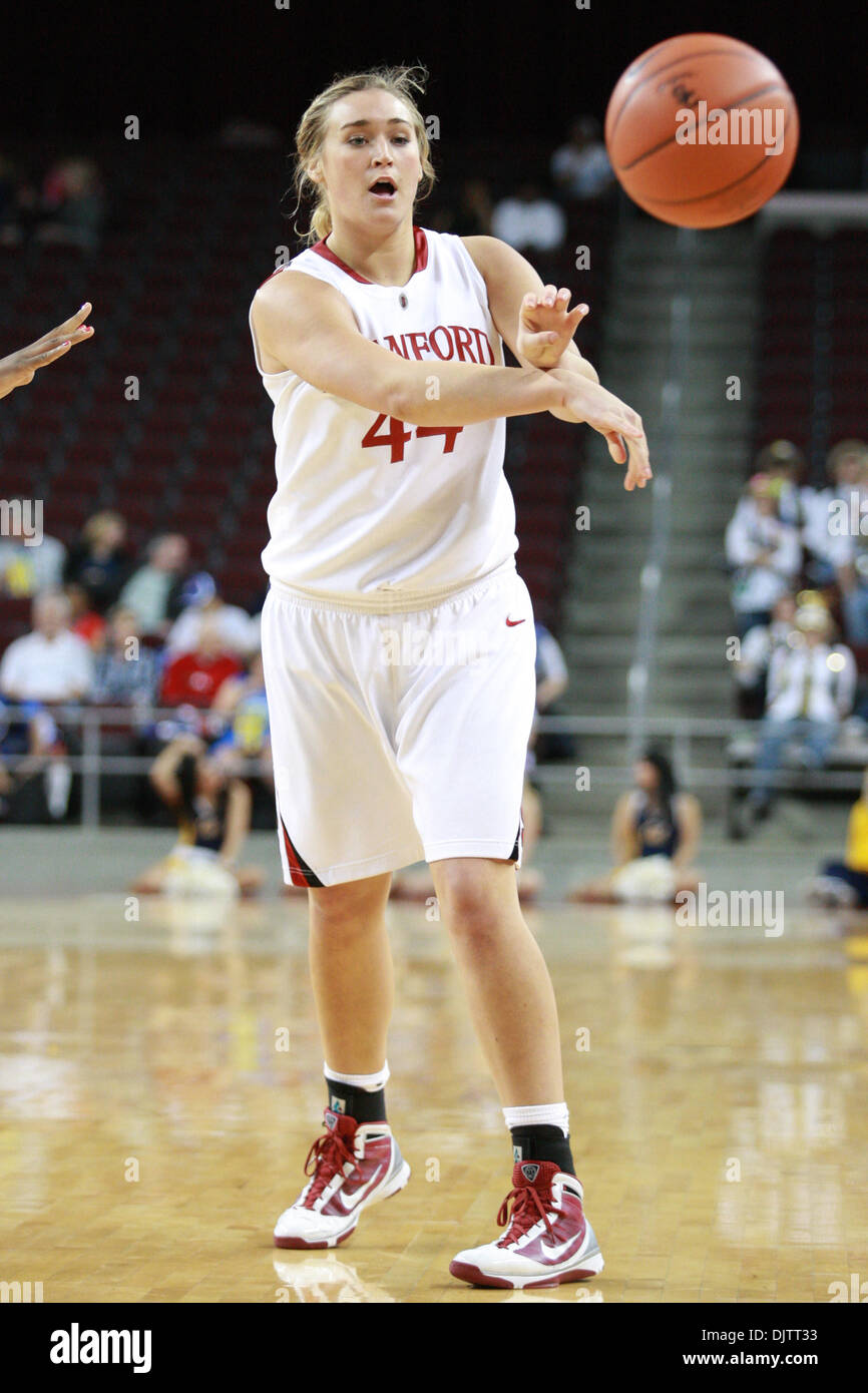 13 March 2010: Joslyn Tinkle passes the ball during the State Farm Pac ...