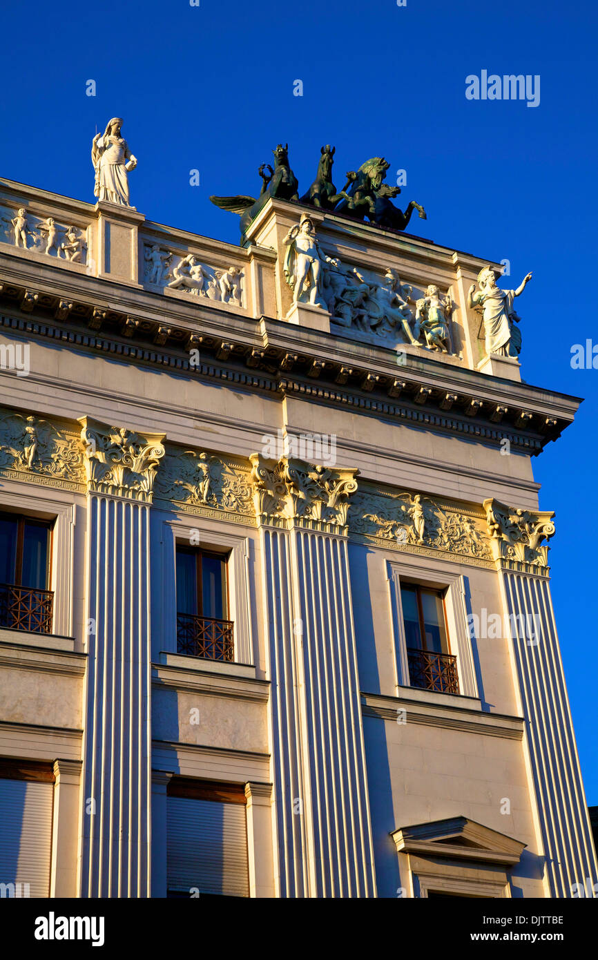 Statues parliament building vienna austria hi-res stock photography and ...
