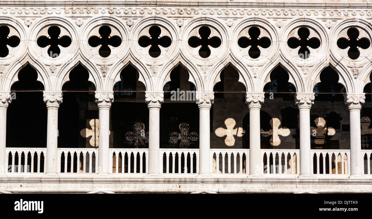 Detail shot of the Gothic Columns and balcony of the Doge's Palace ...