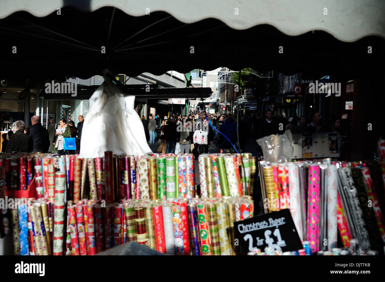 Christmas Market ,Nottingham.Shoppers And Stall Stock Photo - Alamy
