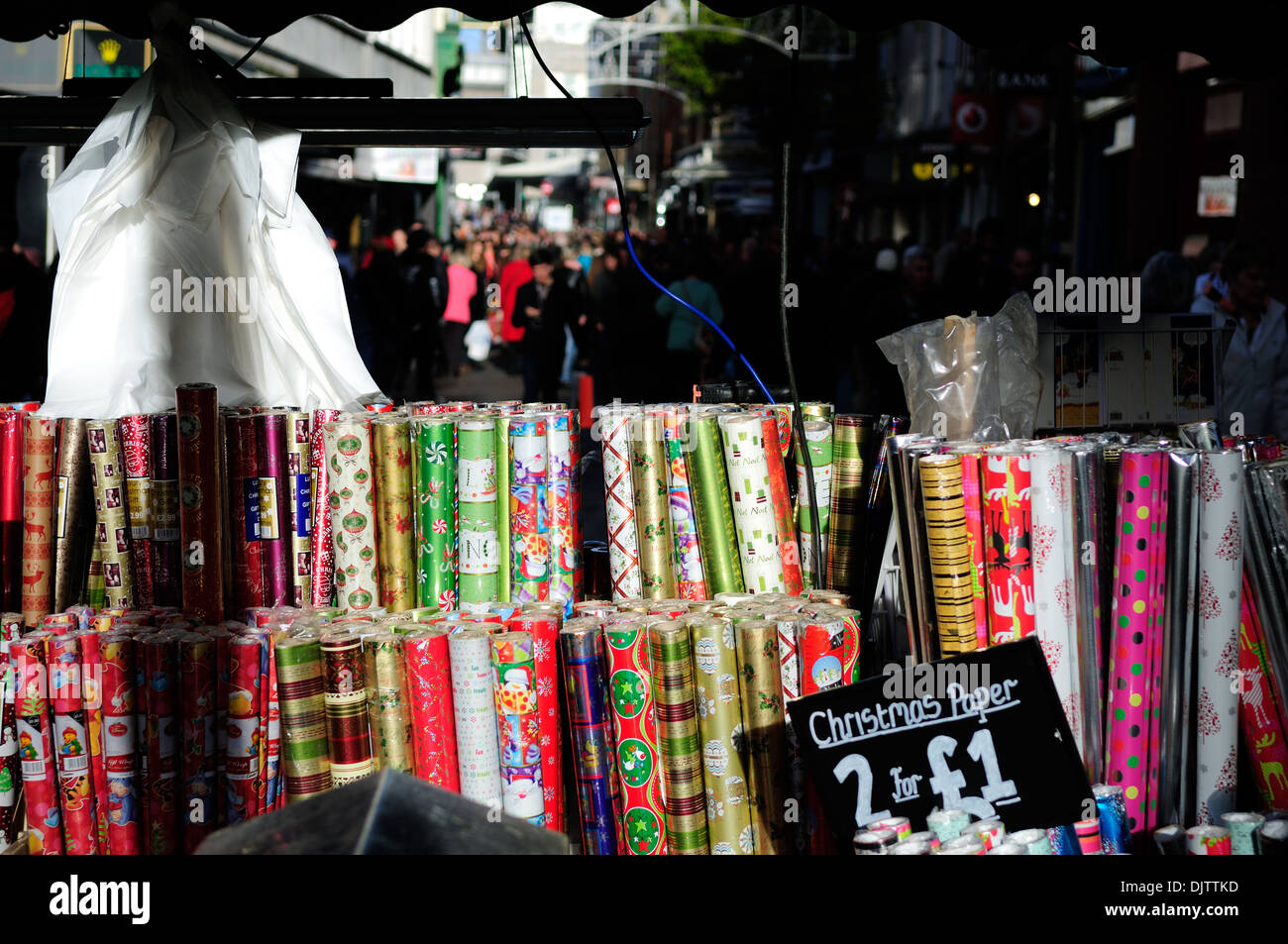 Christmas Market ,Nottingham.Shoppers And Stall Stock Photo - Alamy