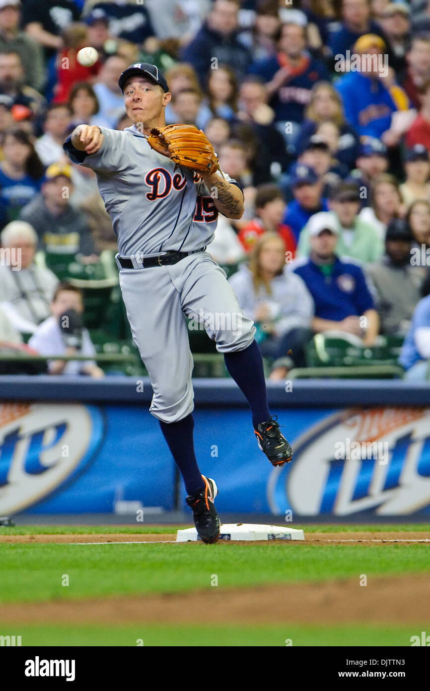 Detroit Tigers third baseman Brandon Inge (15) throws to first during ...