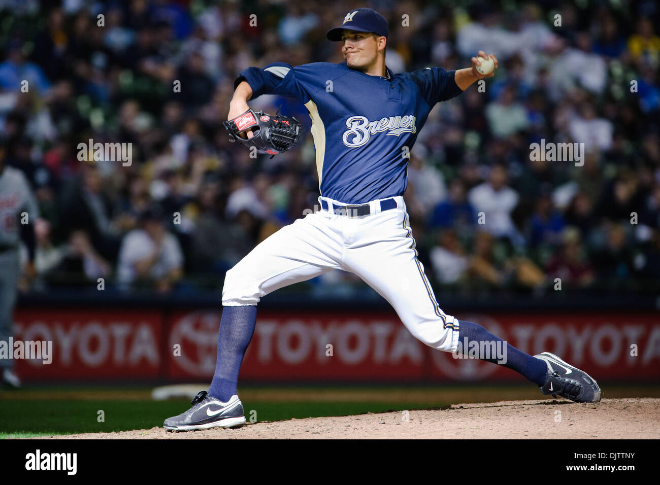 Milwaukee Brewers relief pitcher Chris Smith (52) during the exhibition ...