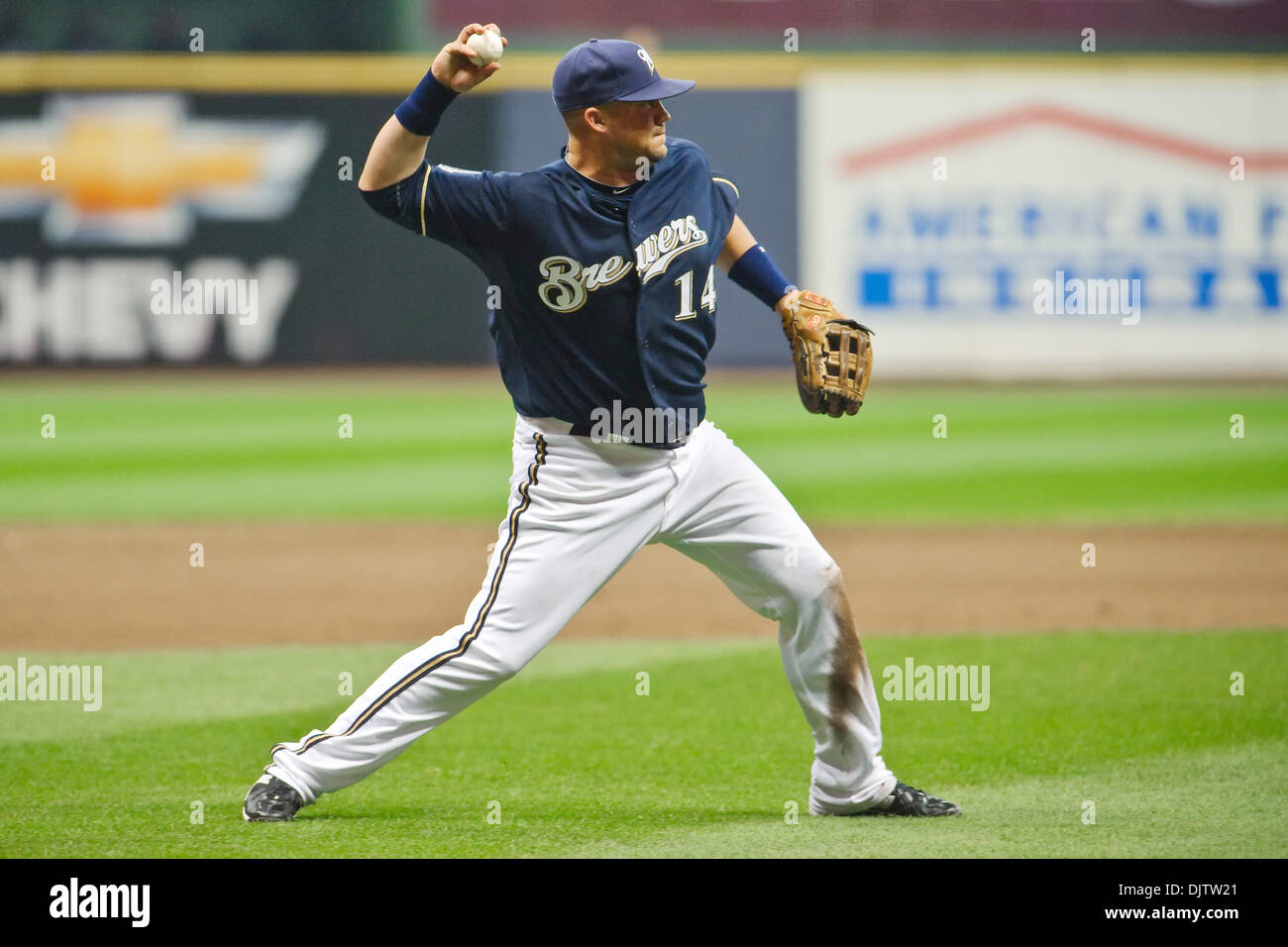 Milwaukee Brewers third baseman Casey McGehee (14) makes a throw to ...