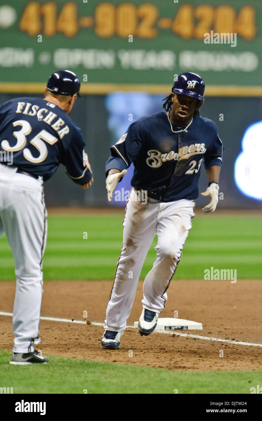 Milwaukee Brewers second baseman Rickie Weeks (23) rounds third base ...