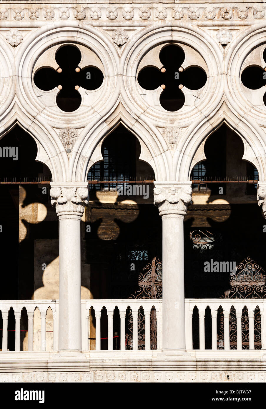 Gothic columns hi-res stock photography and images - Alamy