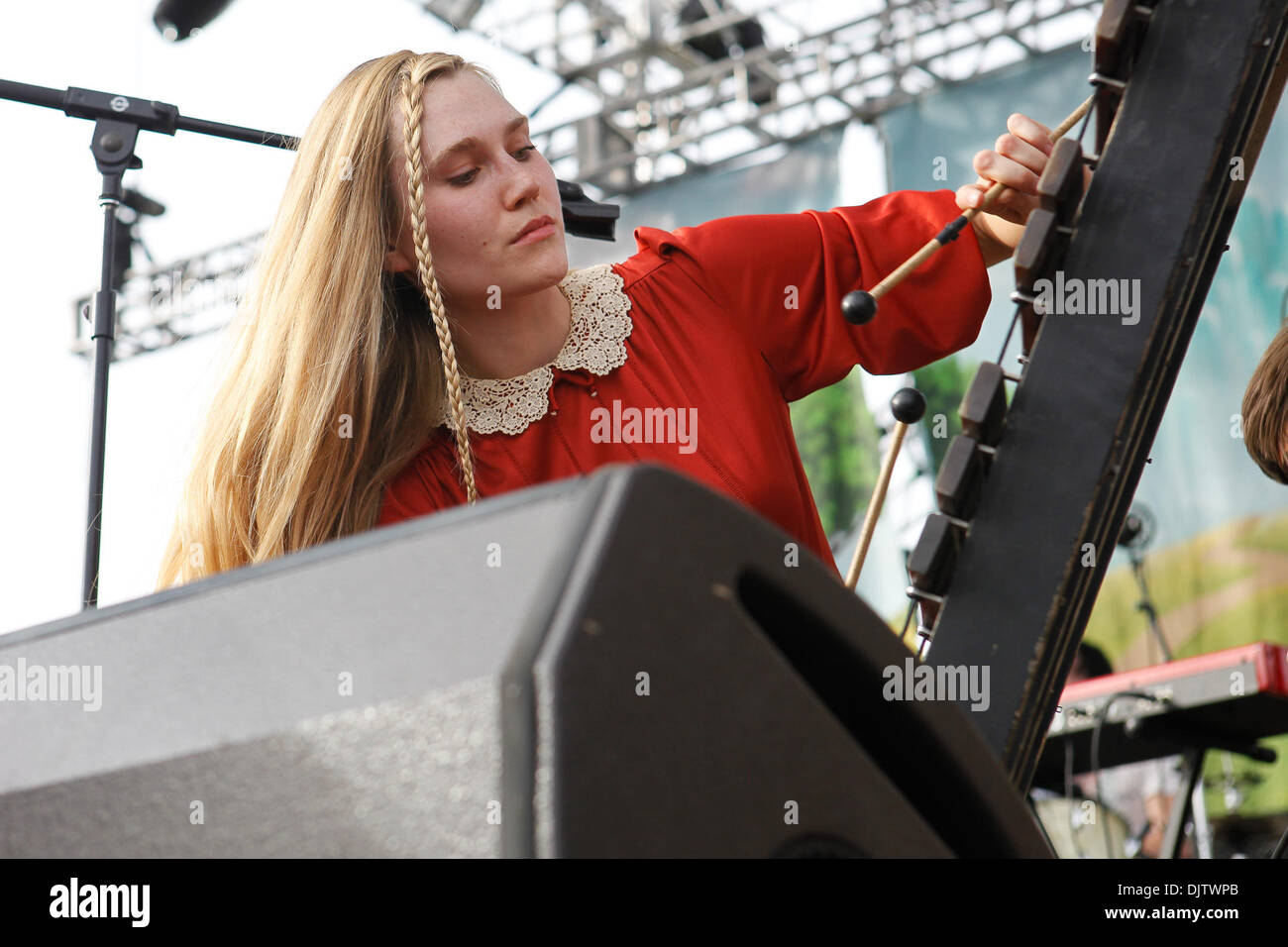 Edward Sharpe and the Magnetic Zeros perform at the Coachella Music ...