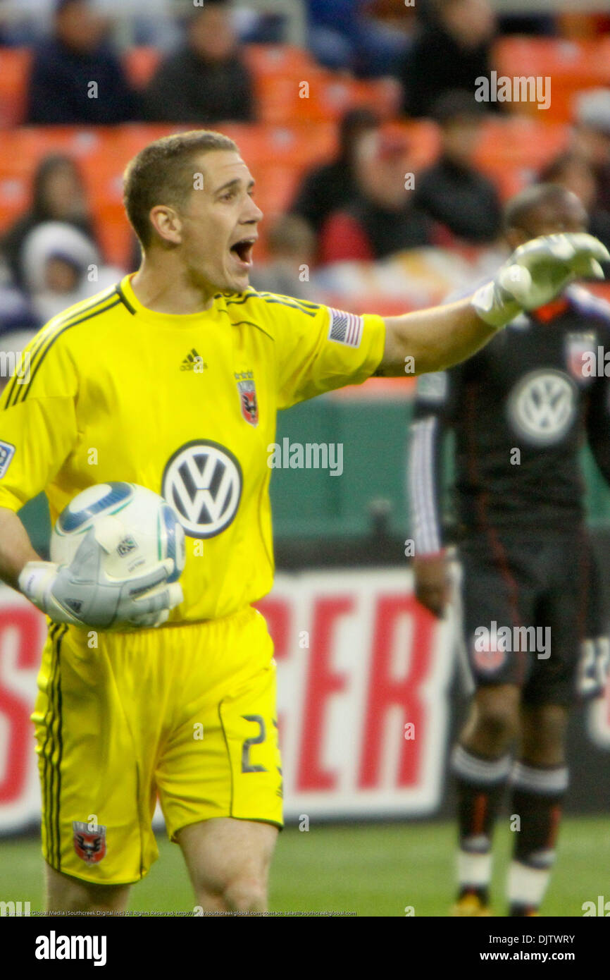 DC United goalkeeper Troy Perkins (#23) directs teammates during the ...