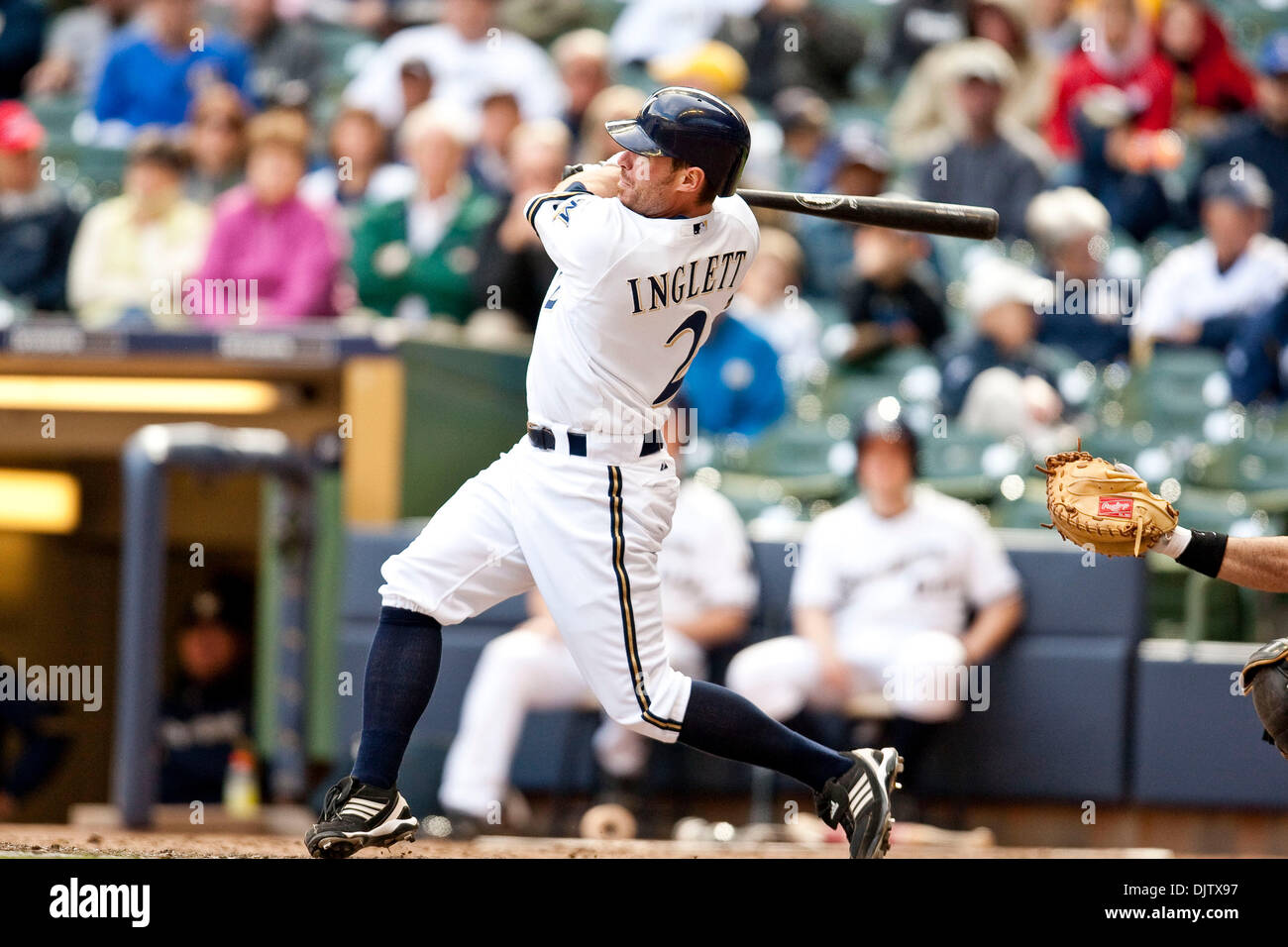 Milwaukee Brewers Joe Inglett #2 almost hits this pitch over the wall ...