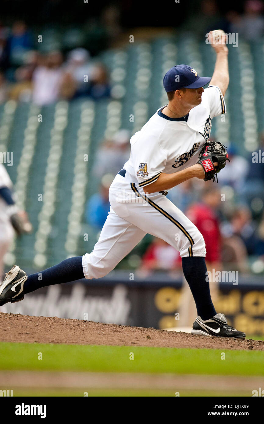 Milwaukee Brewers pitcher Manny Parra #26 came in for 3 innings of ...