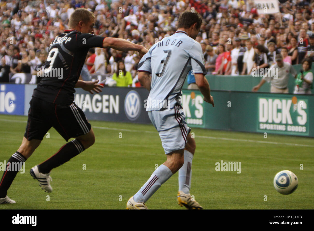 DC United forward Danny Allsopp (#9) races Colorado Rapids defender ...