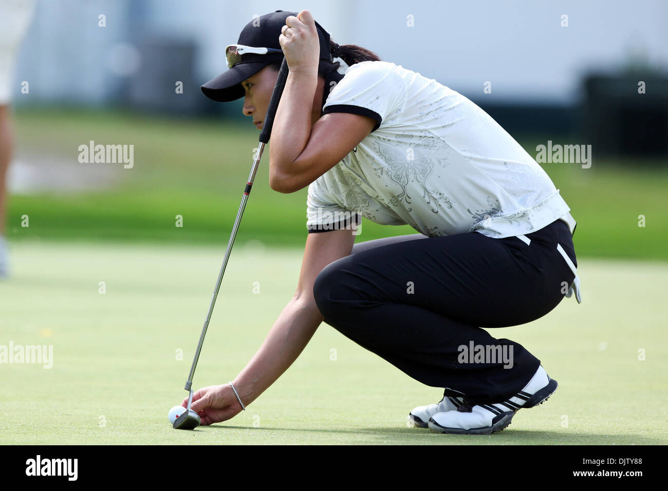 Se Ri Pak of South Korea reviews the 2nd hole during the LPGA ...