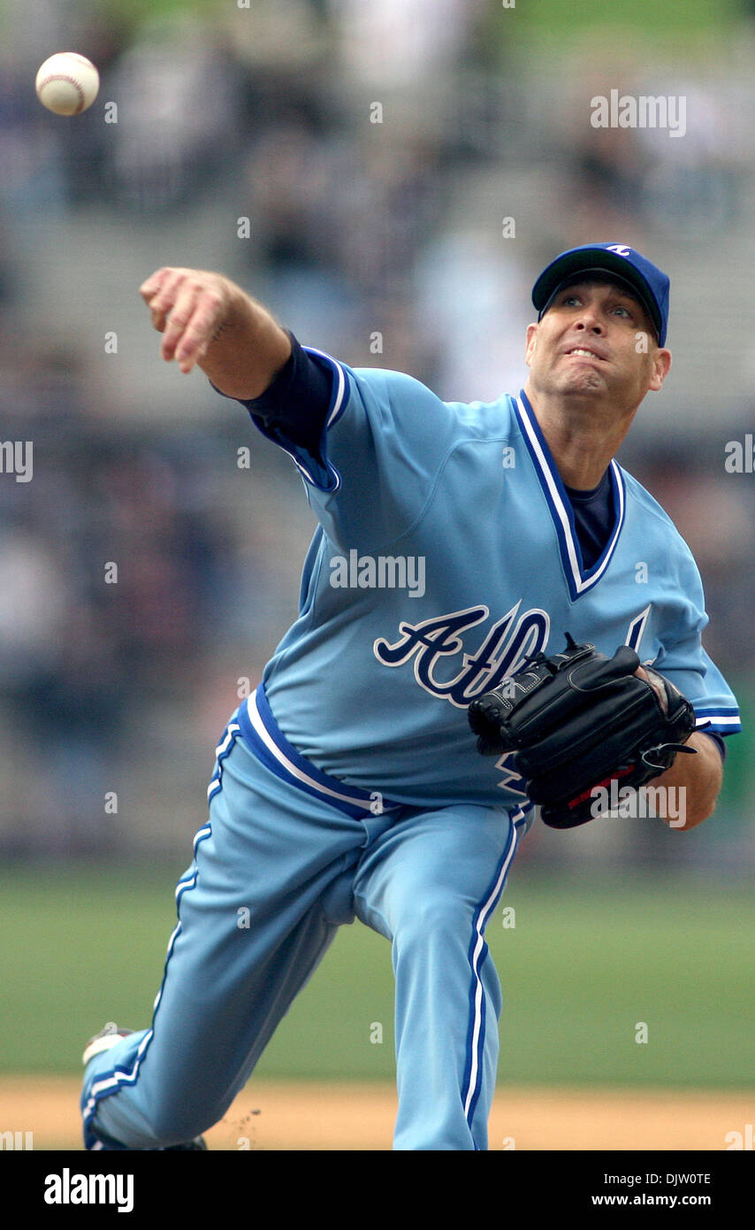 Starting pitcher Tim Hudson pitches from the mound in game 3 against ...