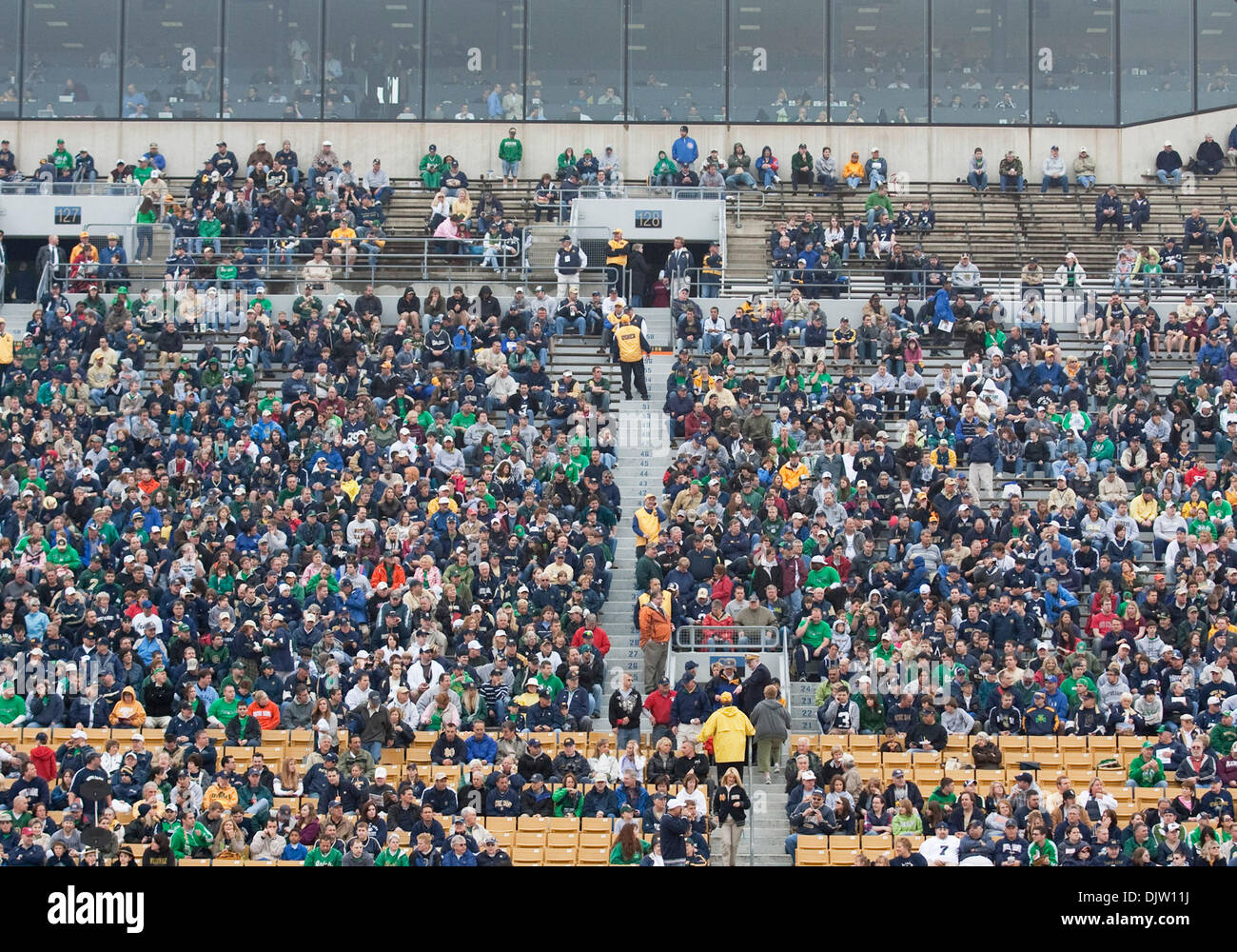 Notre dame stadium crowd hi-res stock photography and images - Alamy