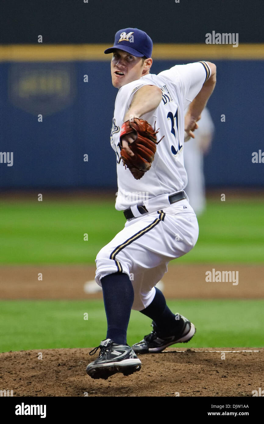 Milwaukee Brewers starting pitcher Dave Bush (31) during the game ...